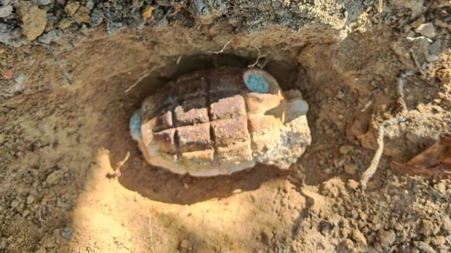 Granada da Segunda Guerra é encontrada enterrada intacta na China