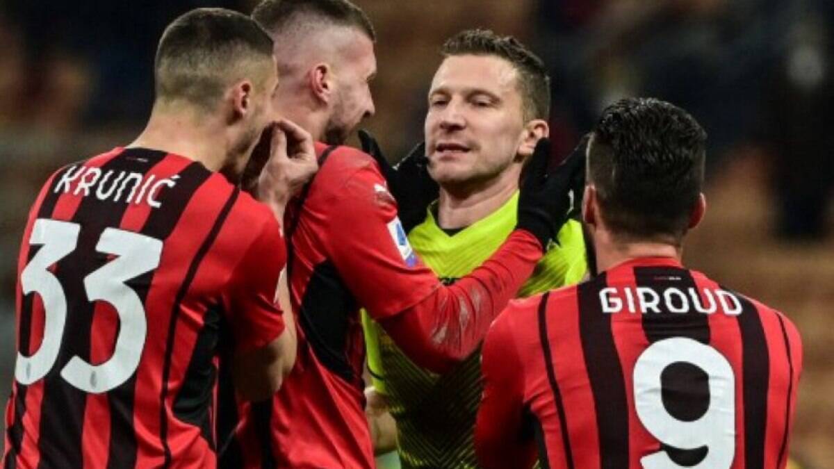 Após erro bizarro em Milan x Spezia, árbitro deve levar longa suspensão ...