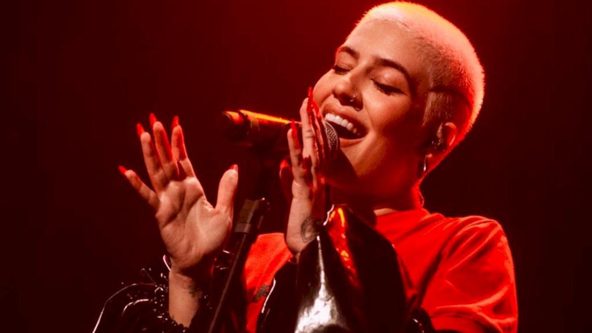 Clau revisita sua carreira em show no Rio de Janeiro