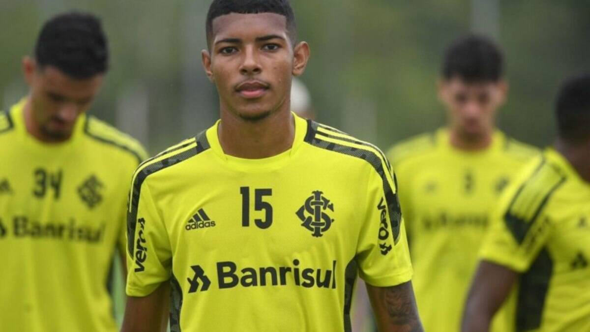 Matheus Dias aproveita primeiros contatos com a equipe profissional do ...