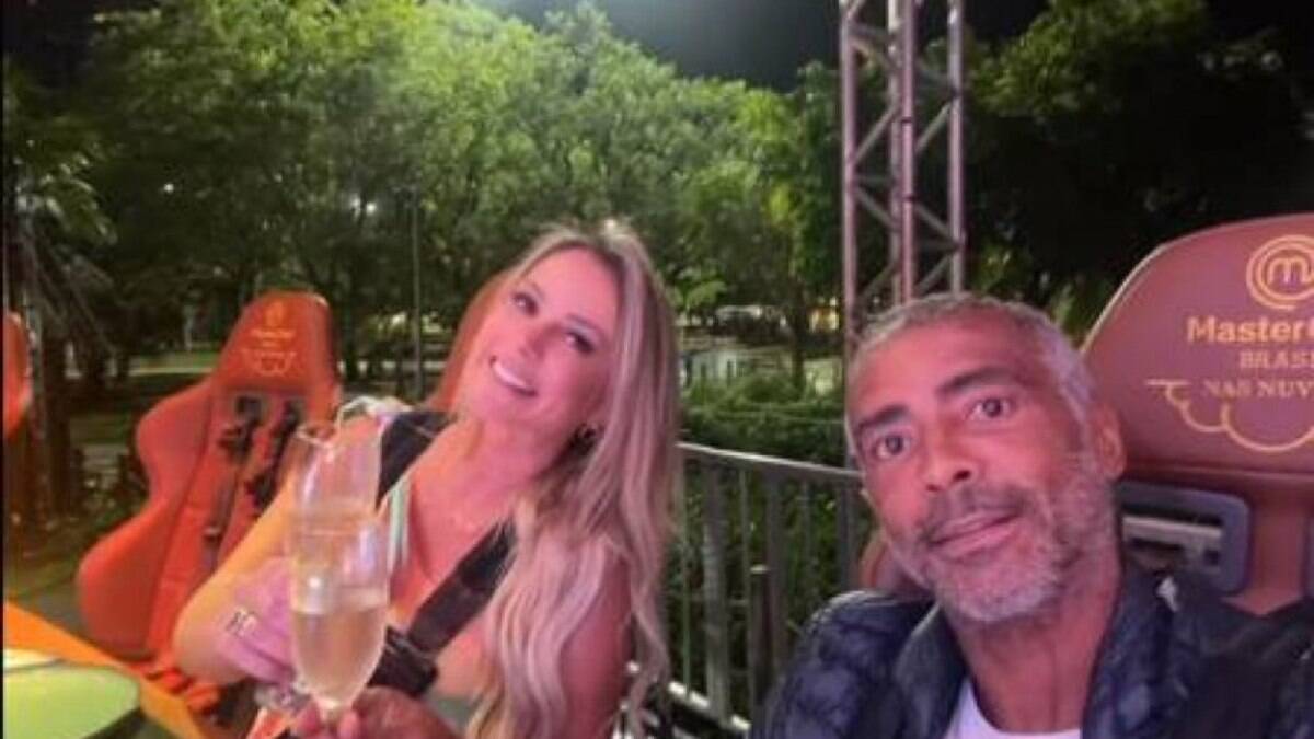 Romário posta foto junto de nova parceira e confirma namoro | Esporte | iG