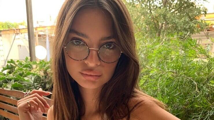 Emily Ratajkowski aparece só de biquíni e deixa fãs babando - Fofocas ...