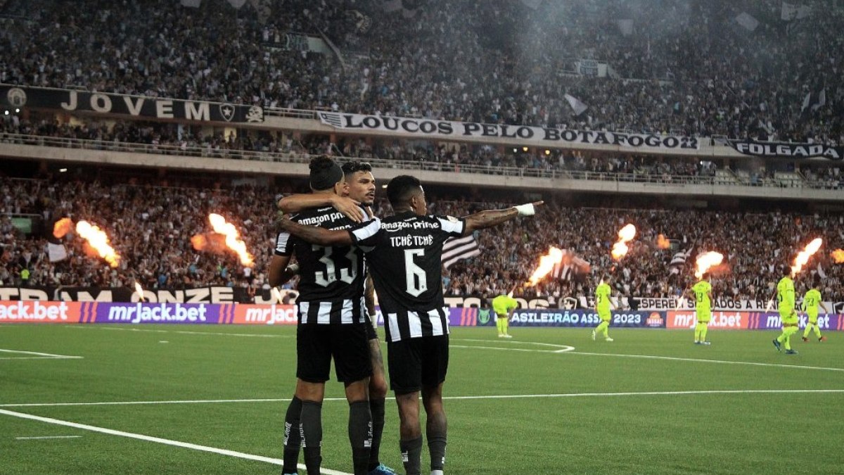 Botafogo recebe o Atlético-GO em busca da primeira vitória no Brasileirão