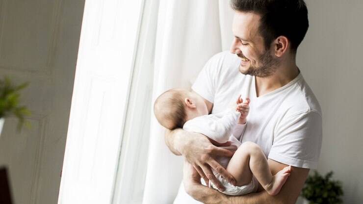 Designer cria kit de amamentação para homens; veja detalhes - Mundo ...