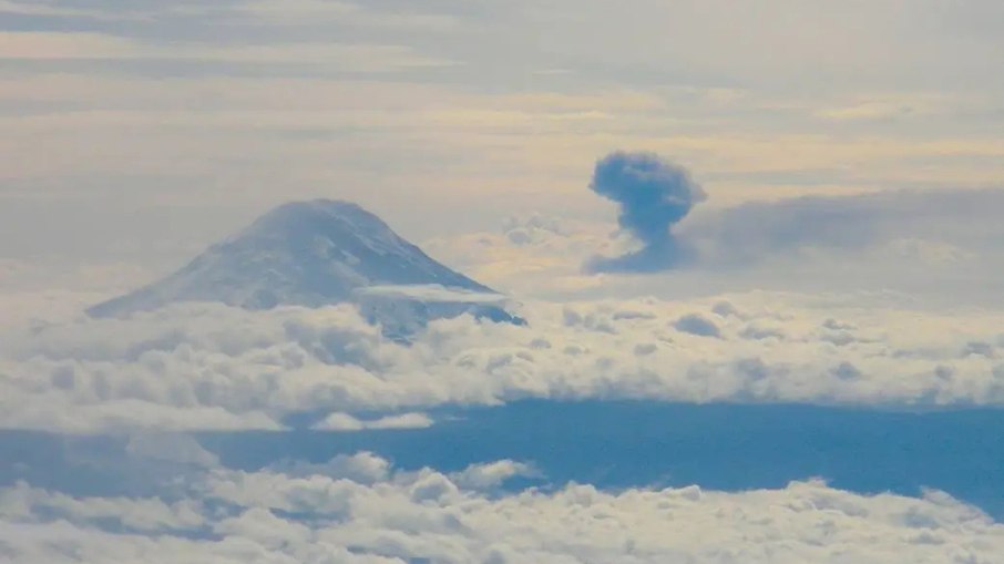 Vulcão no Equador está mais perto do espaço que o Everest
