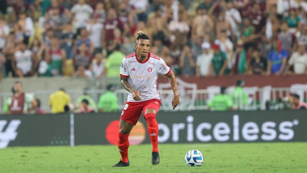 Dalbert deve deixar o Internacional e recebe sondagem do Santos