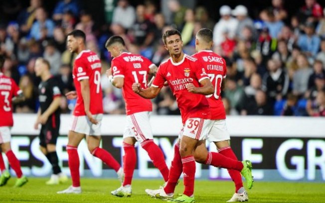 Benfica bate Midtjylland e confirma classificação no play-offs da ...