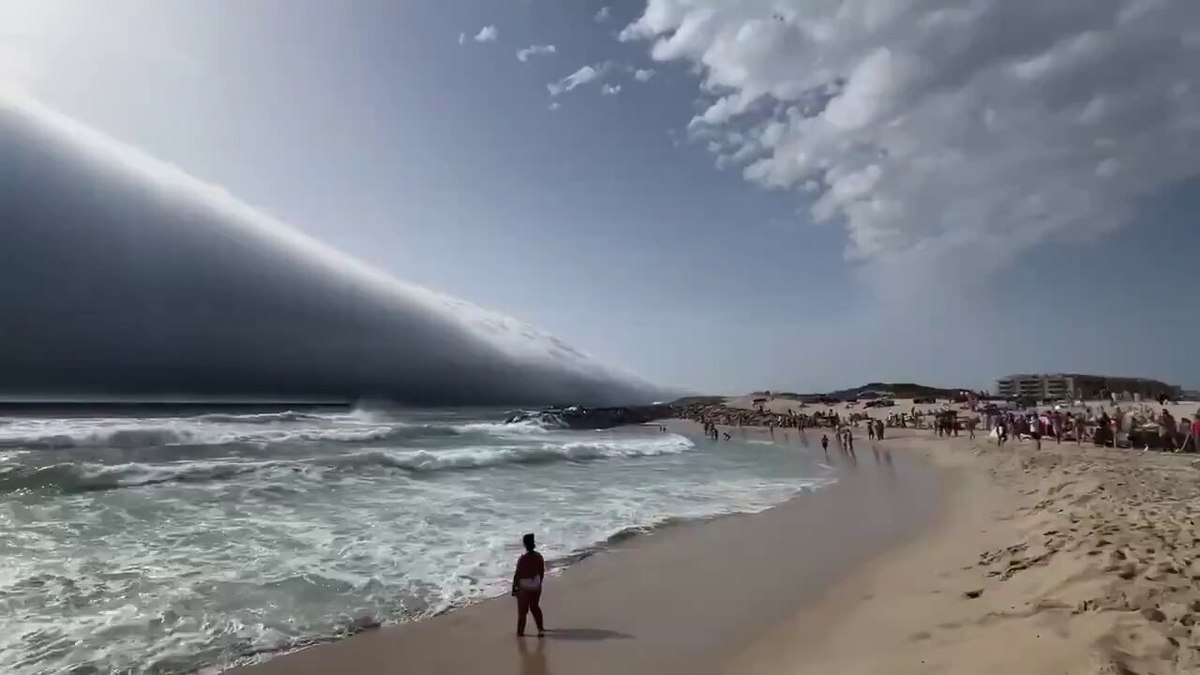 Nuvem‑rolo impressiona banhistas em praias do Norte de Portugal