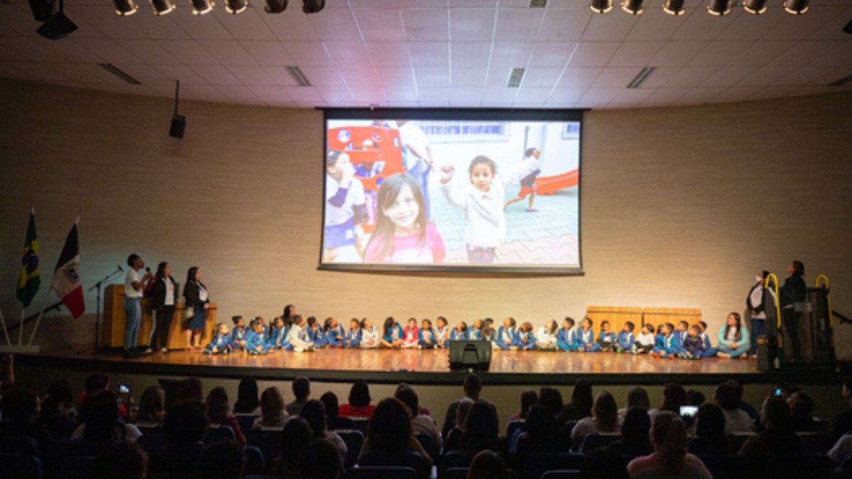 Música vira ferramenta para educador de apoio trabalhar com alunos