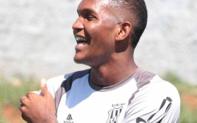 Zagueiro Douglas Mendes projeta estreia da Ponte Preta na Série B ...