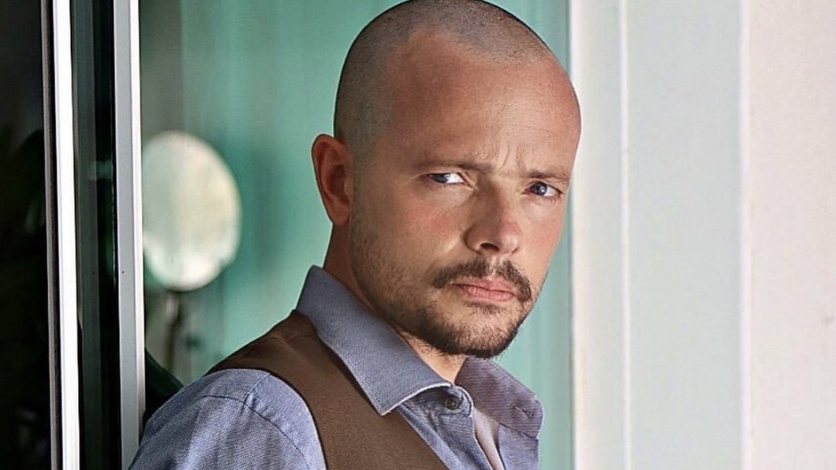 Daniel Dalcin compara artistas que estão no palco com 'os que viajam'