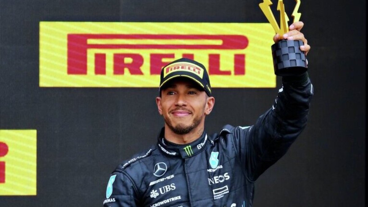 Lewis Hamilton diz que realiza sonho de infância ao pilotar Ferrari