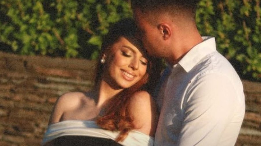 Influenciadora morre aos 26 anos, 2 dias após se casar