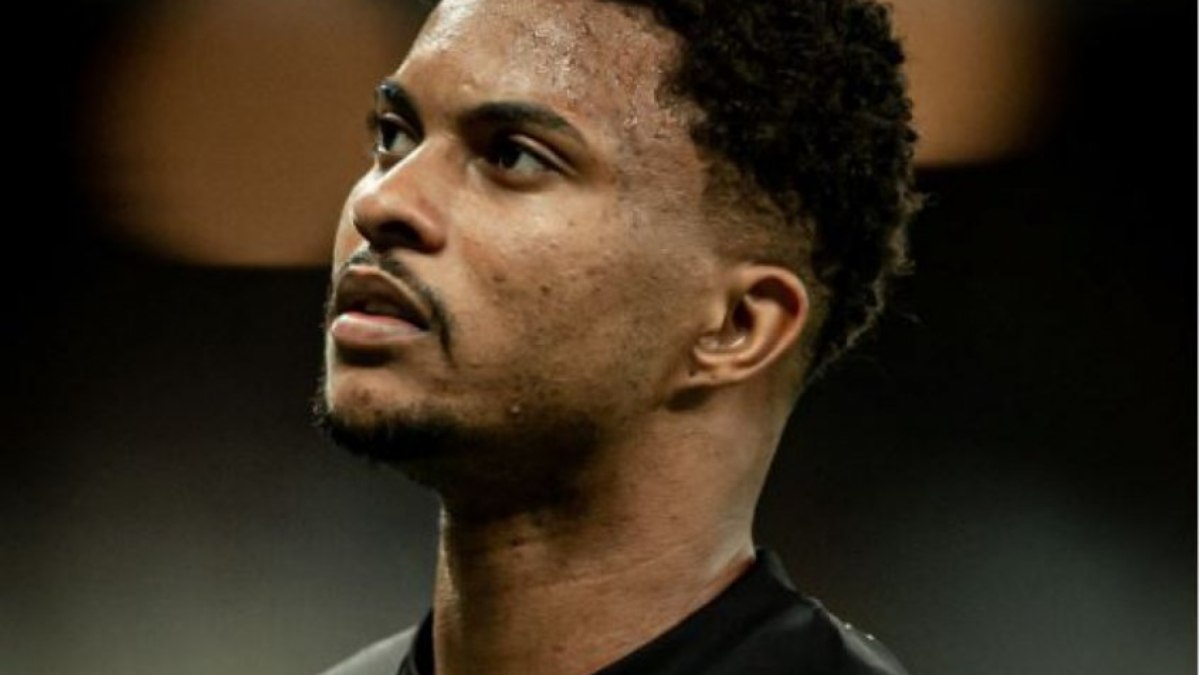 Lucas Ribeiro ainda aguarda estrear sob o comando de Marquinhos Santos ...