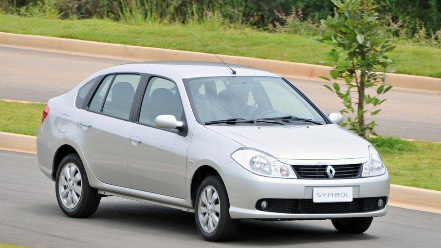 Renault Symbol: todas as gerações do sedã que tentou ser premium