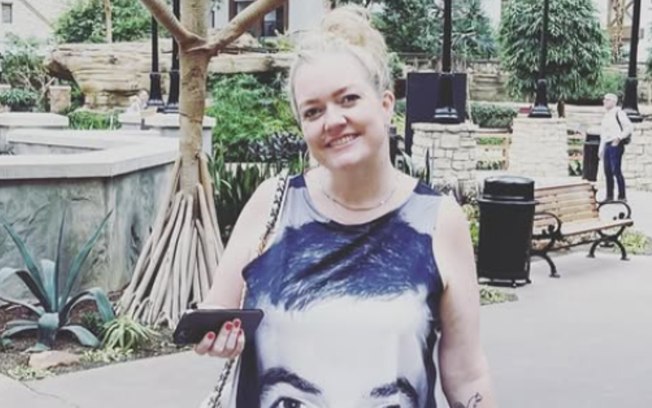 Autora de "É Assim Que Acaba" expõe luta contra câncer - Tá na rede!