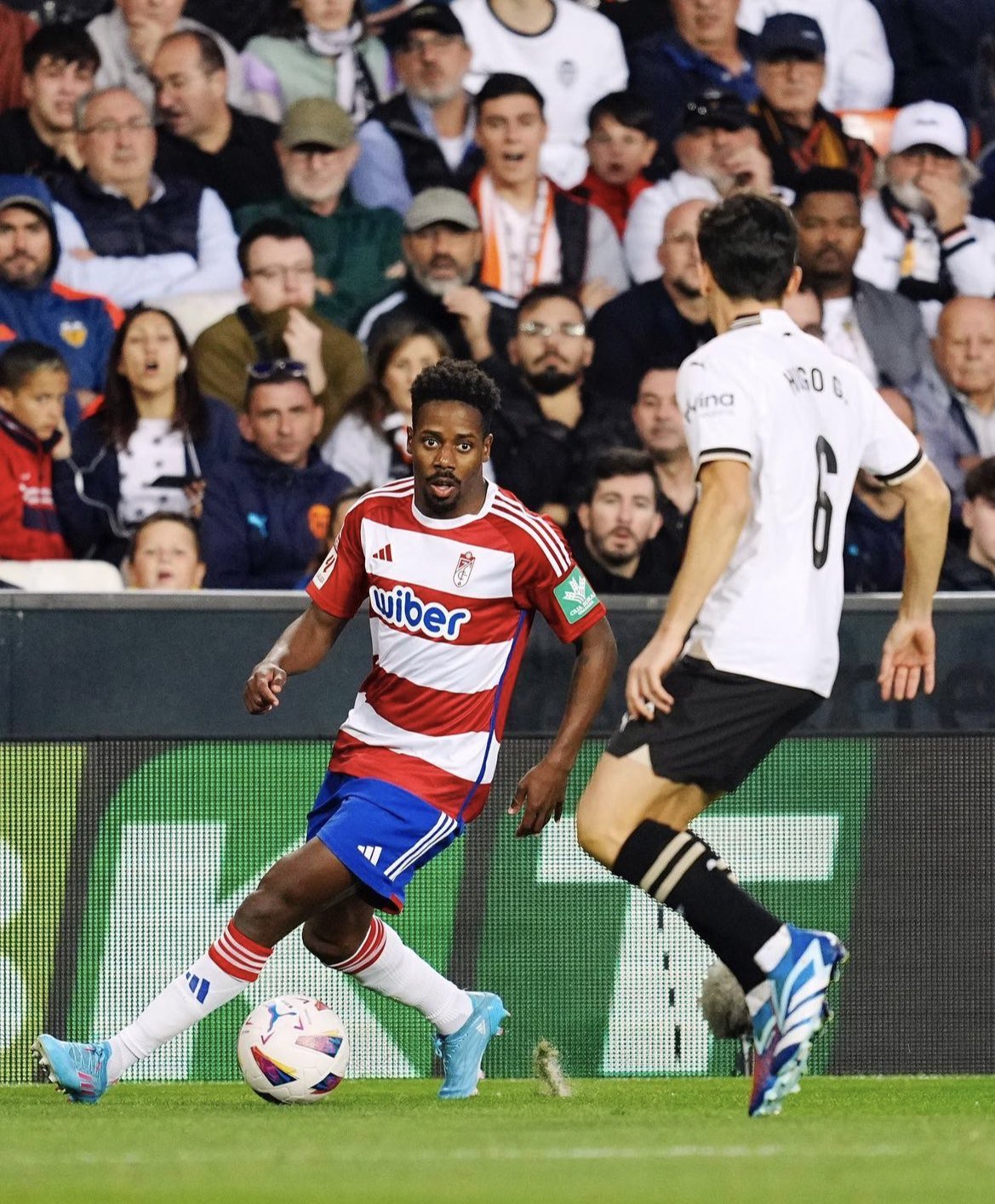 Botafogo se aproxima da contratação de lateral português